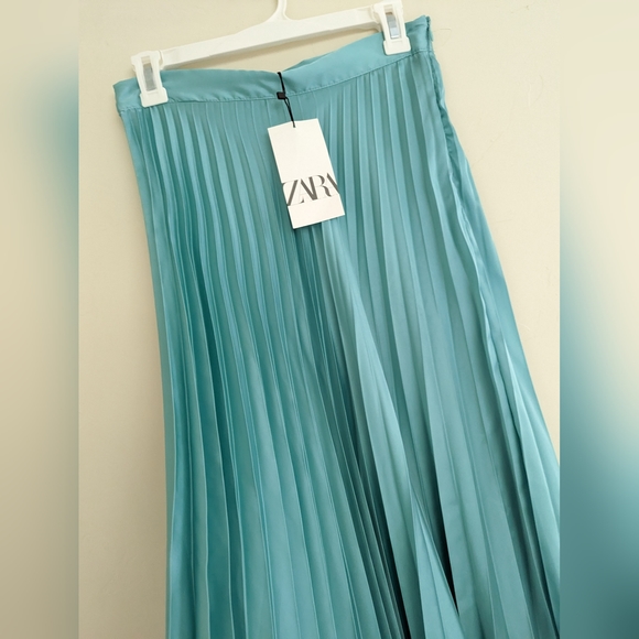 Zara | Skirts | Zara Satin Effect Pleated Midi Skirt Turquoise Xssm Nwt ...